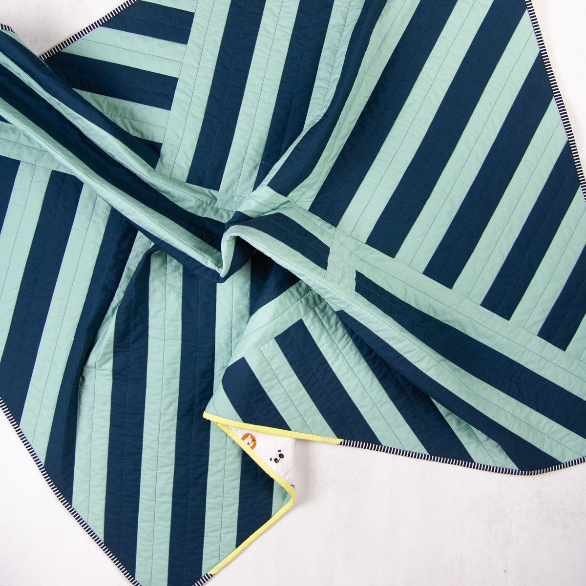 30+ Minimalist Modern Quilt Patterns for Modern Quilters