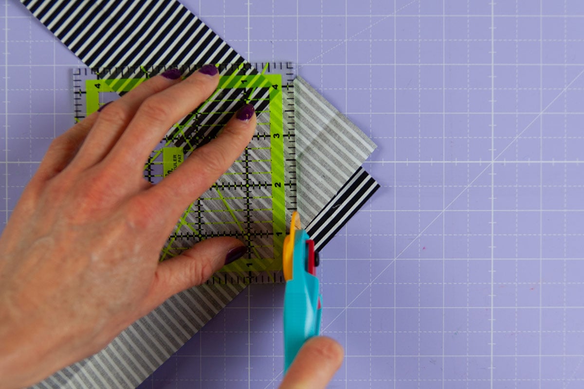 Sewing Binding on a Quilt: the Ultimate 4-Step Tutorial