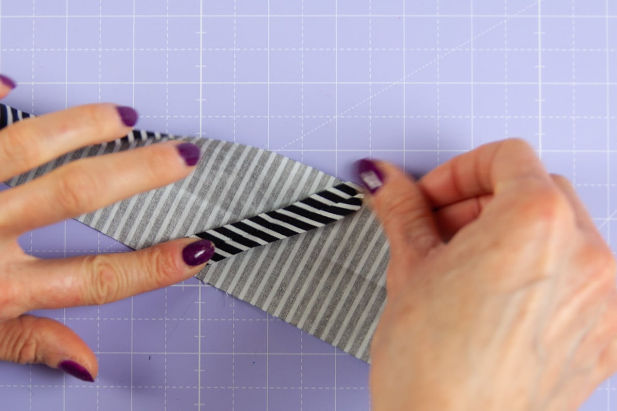 Sewing Binding on a Quilt: the Ultimate 4-Step Tutorial