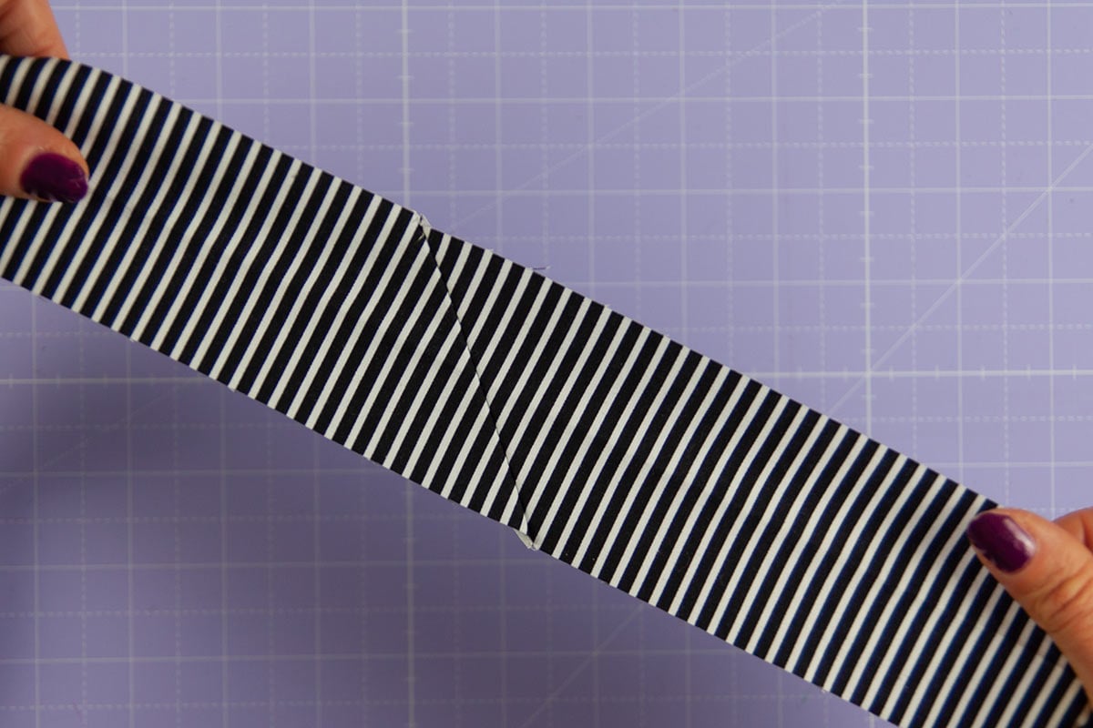 Sewing Binding on a Quilt: the Ultimate 4-Step Tutorial