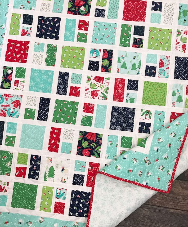 50+ Charm Pack Quilt Patterns | Quick & Easy