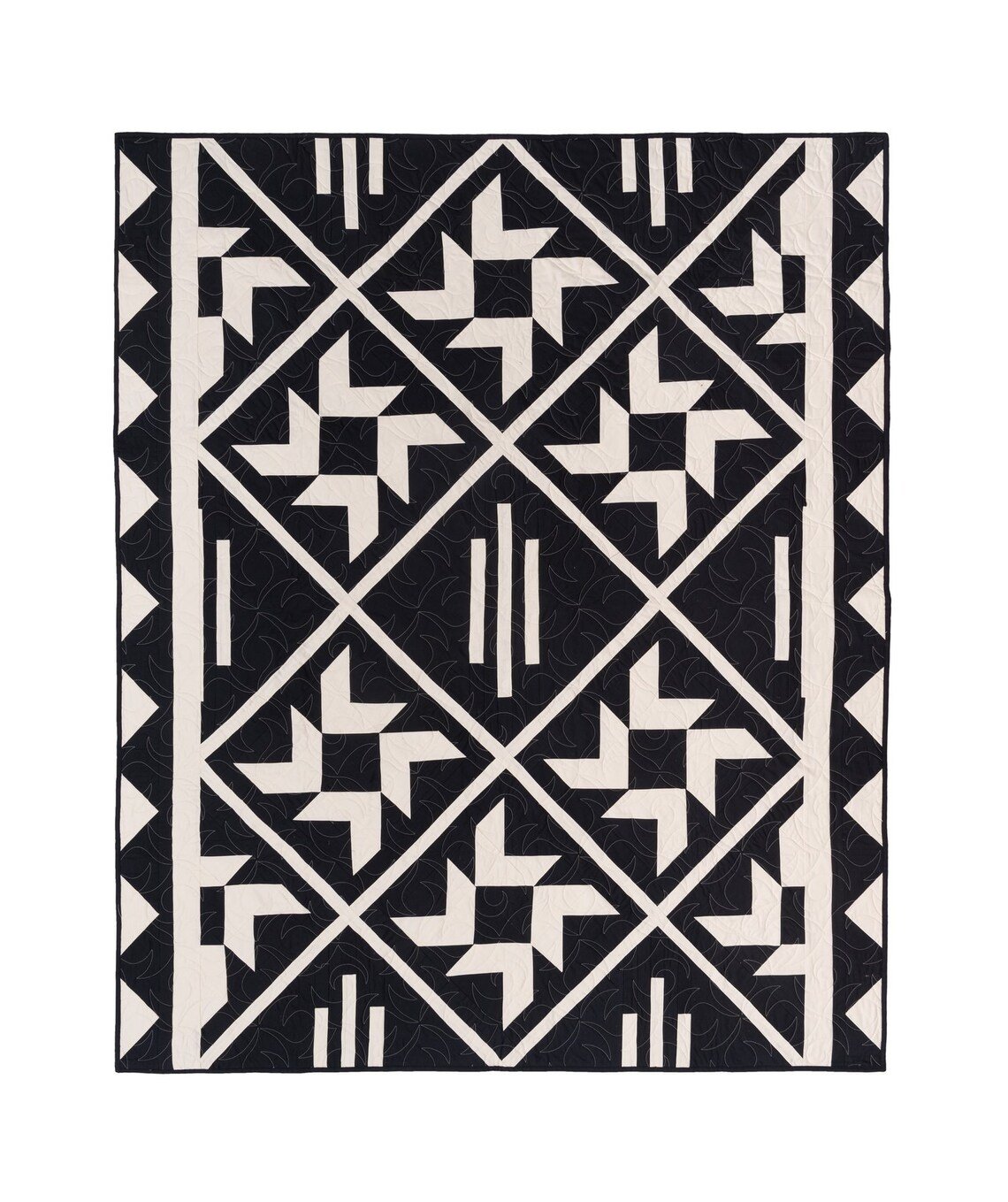 20+ Bold Two Color Quilt Patterns & Tips for Choosing Colors